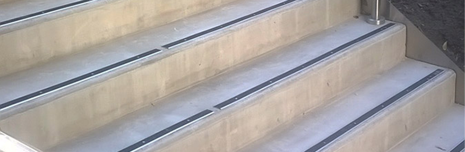 Escaliers glissants : solutions antidérapantes pour l'extérieur - Virages