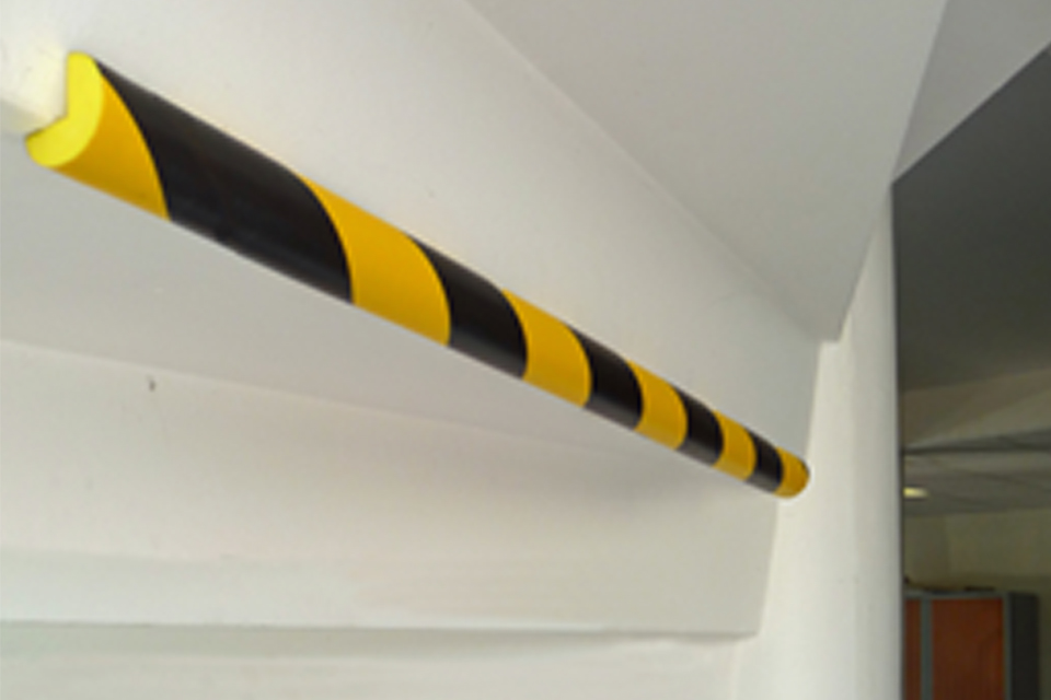 Utilisation des mousses de protection adhésives anti-chocs - Virages